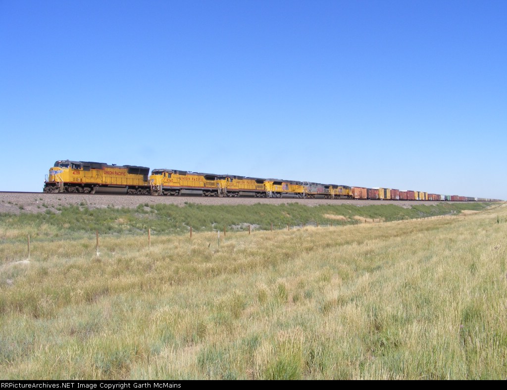 UP 4719 East(geographic south)